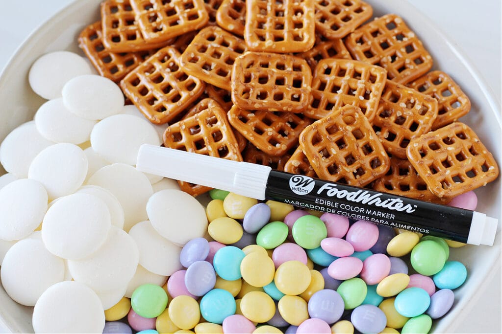 Easter Bunny Pretzel Treats (No-Bake Recipe) - HappiHomemade