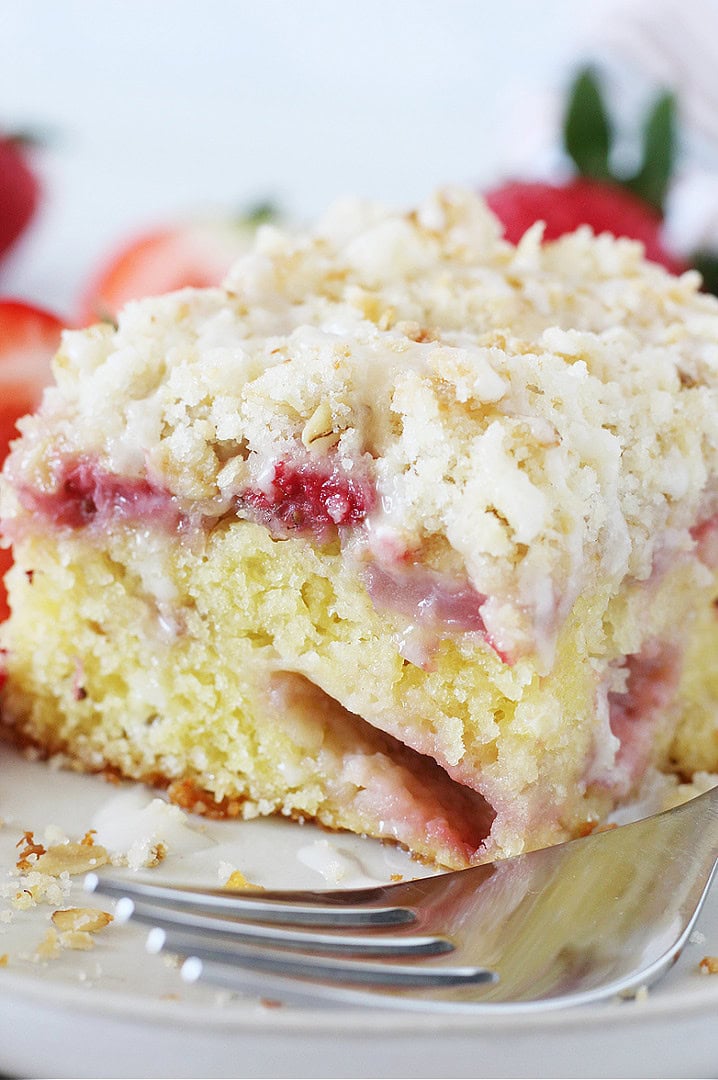 Strawberry Coffee Cake (Easy Recipe) - HappiHomemade