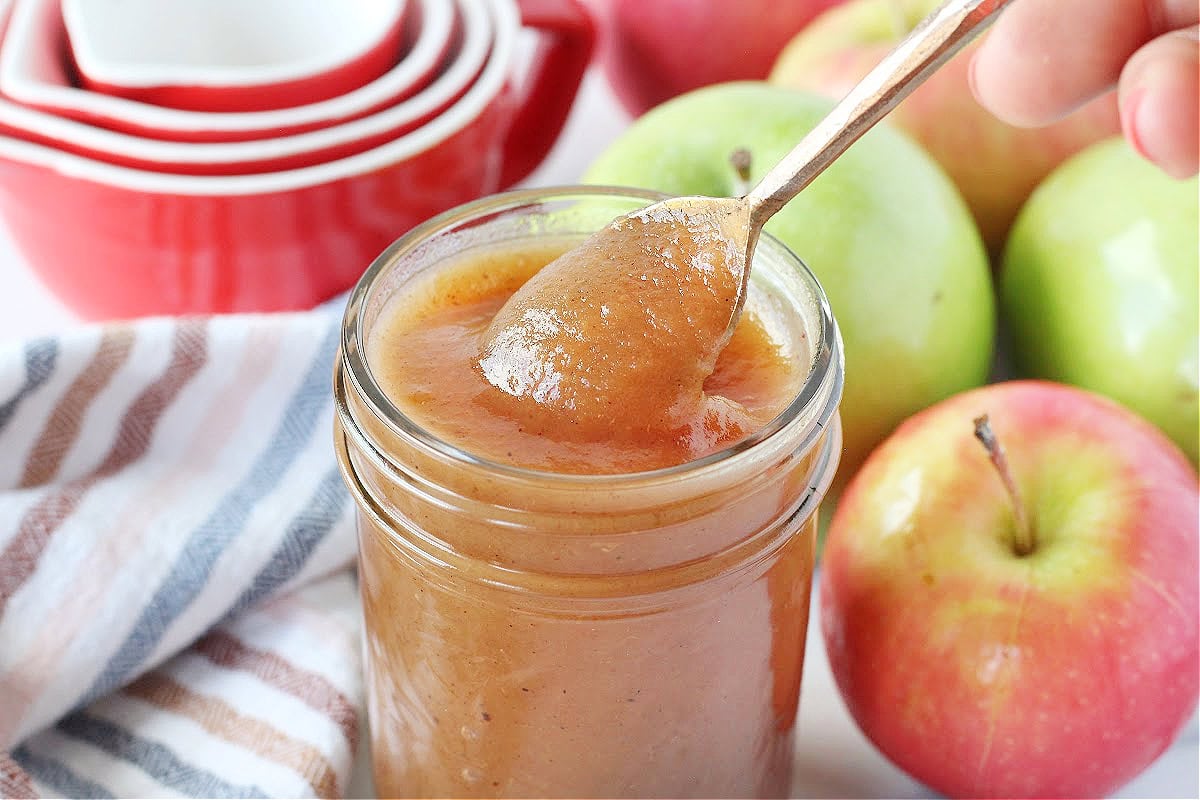 Crock Pot Apple Butter Recipe (6 Ingredients) - HappiHomemade