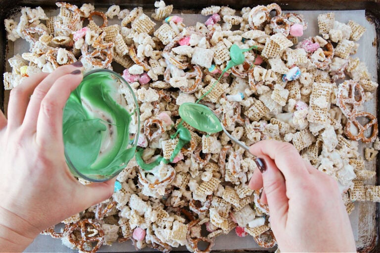 Leprechaun Bait Recipe (St. Patrick’s Day Trail Mix) - HappiHomemade