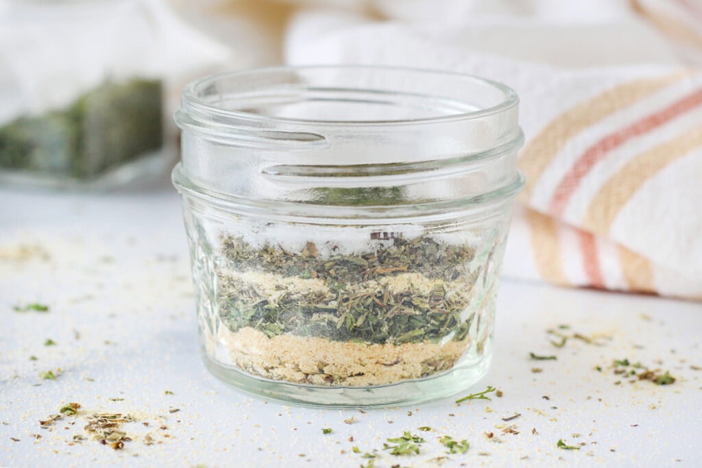 How to Make Italian Seasoning - HappiHomemade