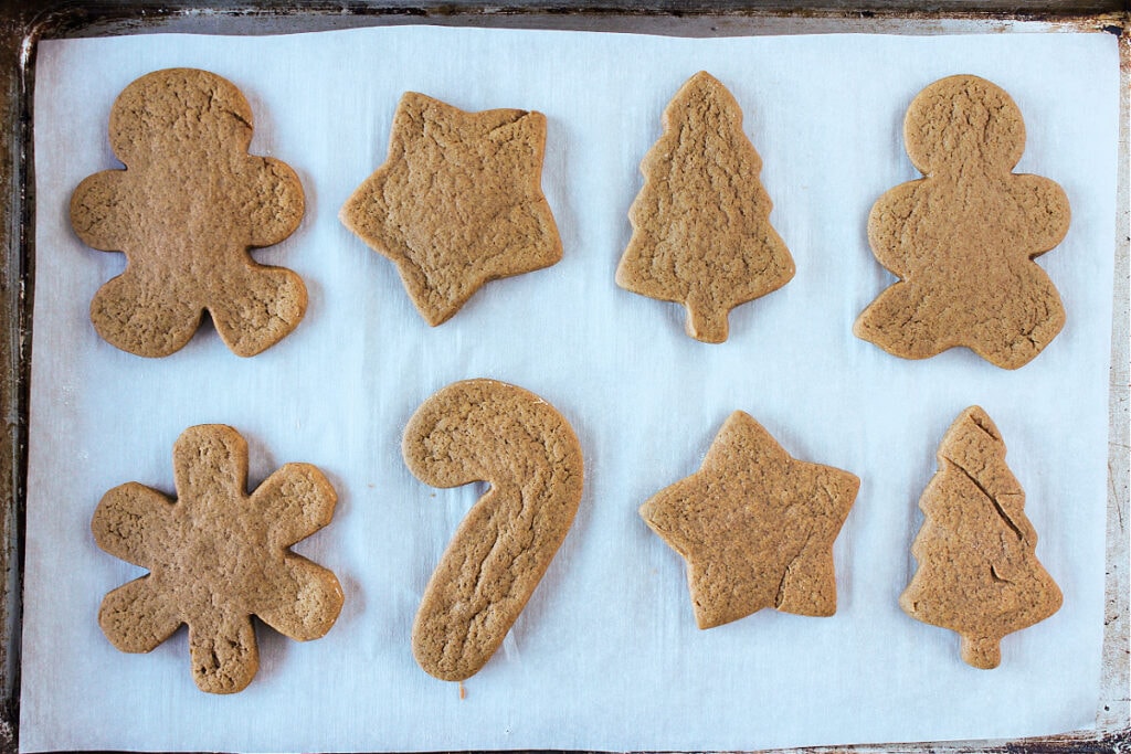 EASY Soft Gingerbread Cookies (One-Bowl!) - HappiHomemade